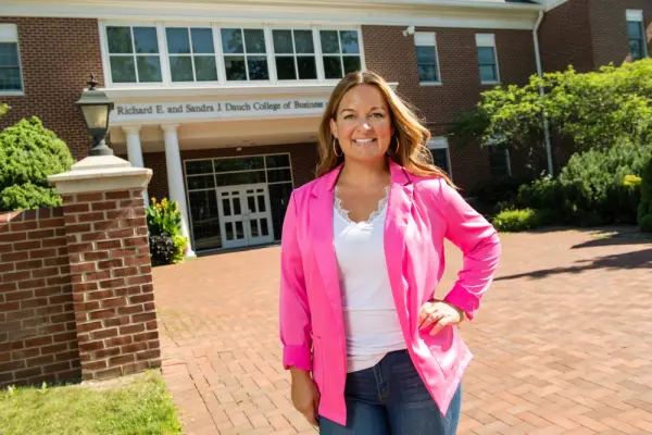 Jen McConnell ’06 to be featured on HGTV’s House Hunters on Aug. 30 ...